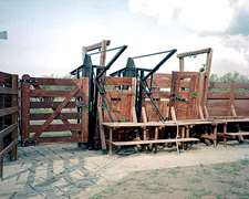 Corral Circular Con Tranquera Tipo Reloj - Agroads